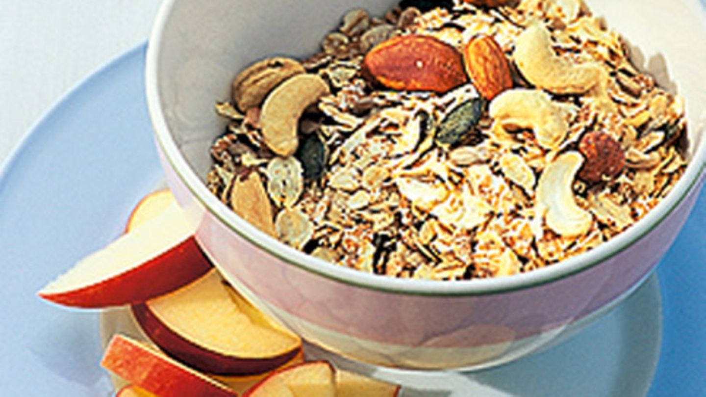 Müsli mit Banane und Apfel Rezept - [ESSEN UND TRINKEN]