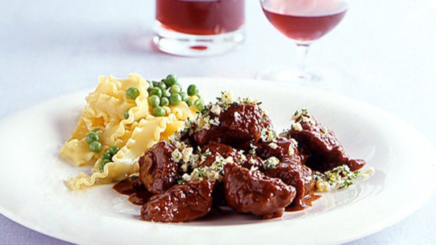 Kalbsgulasch mit Gremolata Rezept - [ESSEN UND TRINKEN]
