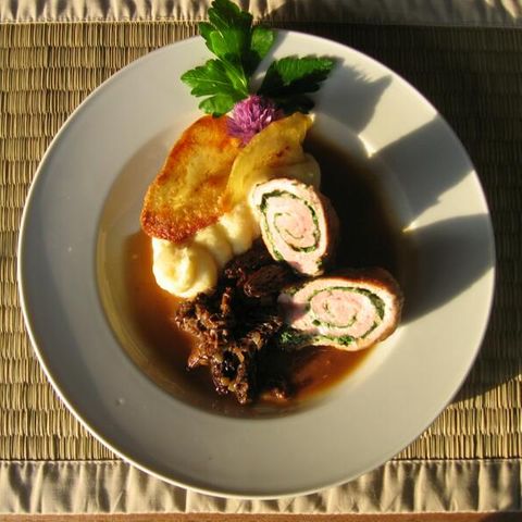 Kalbsroulade mit Morchelsoße und Sellerie-Kartoffelpüree Rezept ...