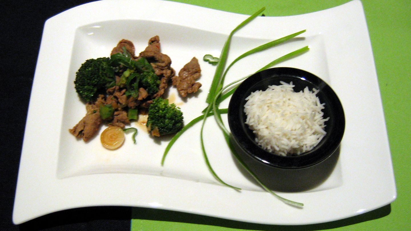 Teriyaki-Rinderstreifen mit Broccoli Rezept - [ESSEN UND TRINKEN]