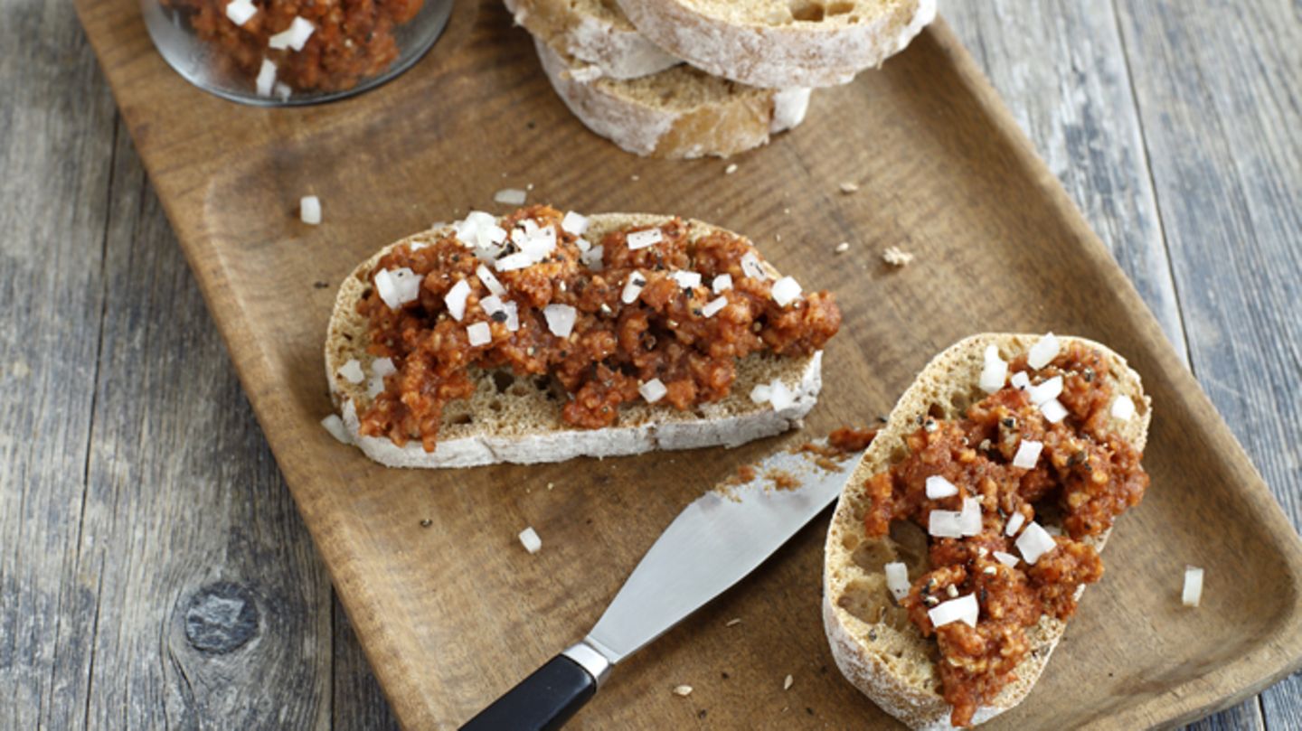 Zwiebel-»Mett« Rezept - [ESSEN UND TRINKEN]