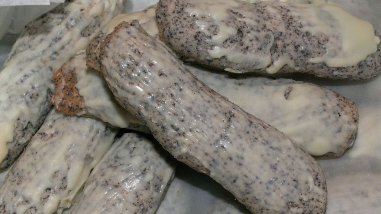 Mohnstangen mit weißer Kuvertüre Rezept - [ESSEN UND TRINKEN]