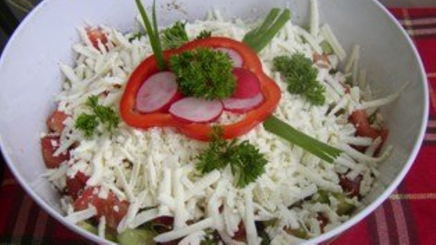 Schopska Salat Rezept - [ESSEN UND TRINKEN]
