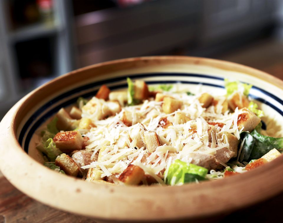 Salat mit Hähnchen und Parmesan-Dressing - [ESSEN UND TRINKEN]