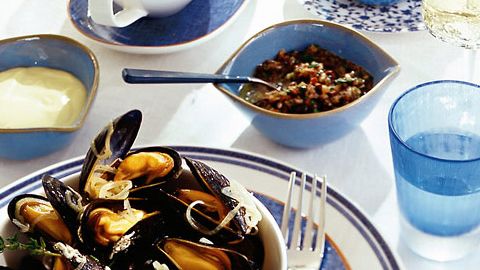 Belgische Muscheln mit Pommes frites Rezept - [ESSEN UND TRINKEN]