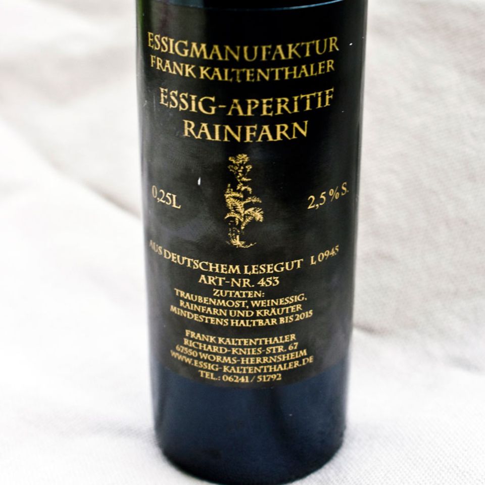 Frank Kaltenthaler: Essig-Aperitif Rainfarn - [ESSEN UND TRINKEN]