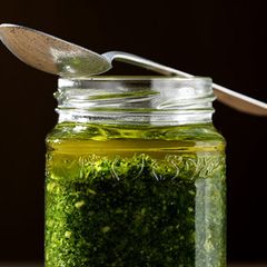Radieschenblätter-Pesto Rezept - [ESSEN UND TRINKEN]