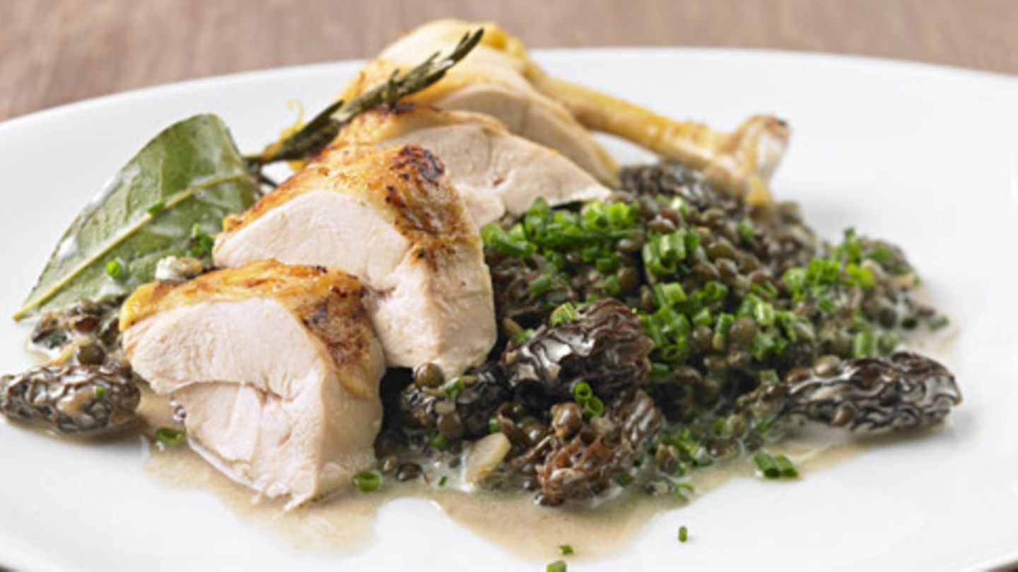 Pochierte Maishuhnbrust Rezept - [ESSEN UND TRINKEN]