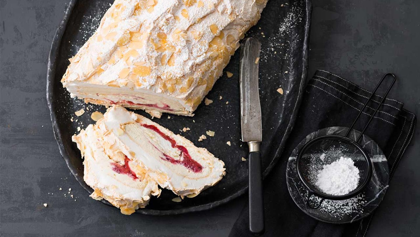 Geeiste Baiserrolle Rezept - [ESSEN UND TRINKEN]
