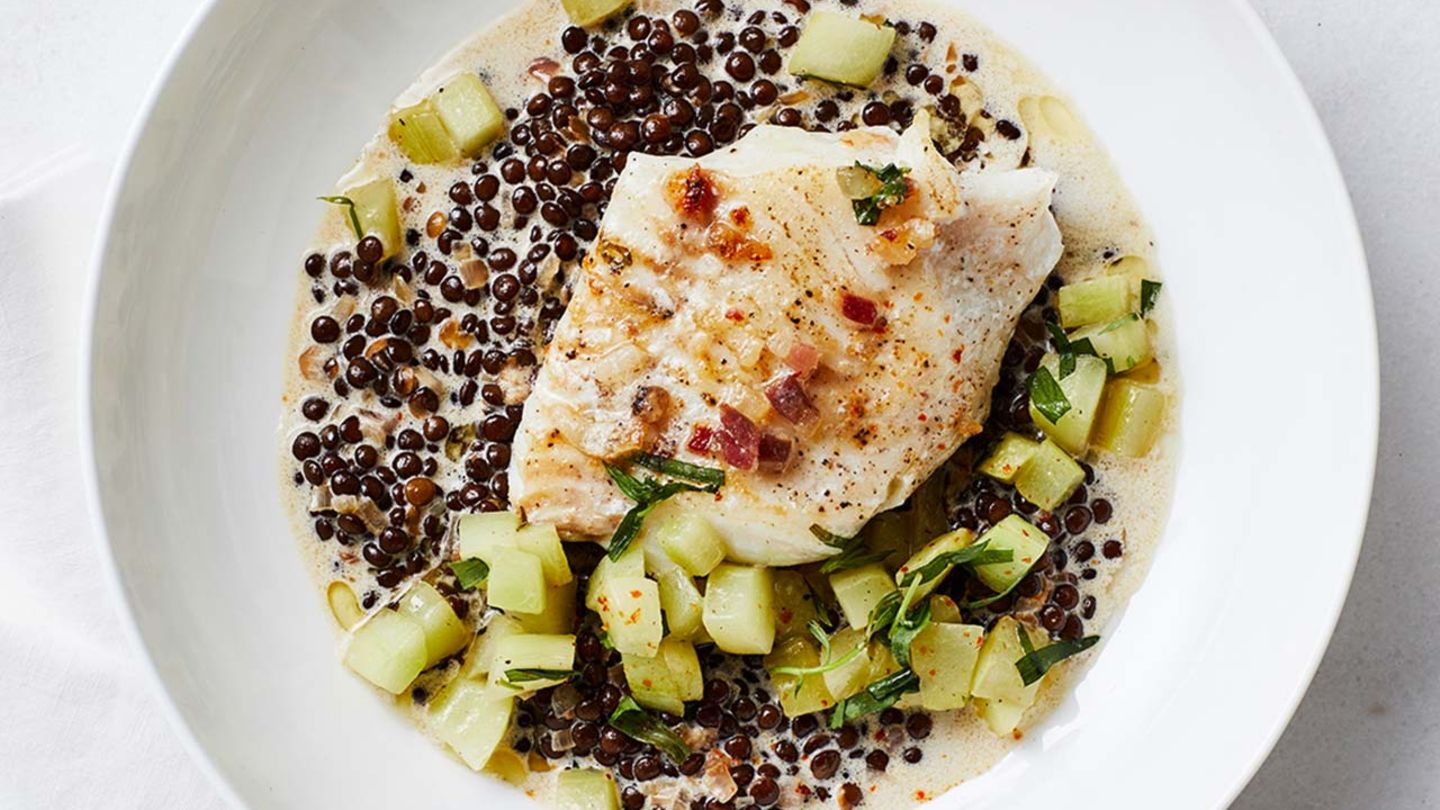 Zander mit Linsen und Schmorgurken Rezept - [ESSEN UND TRINKEN]