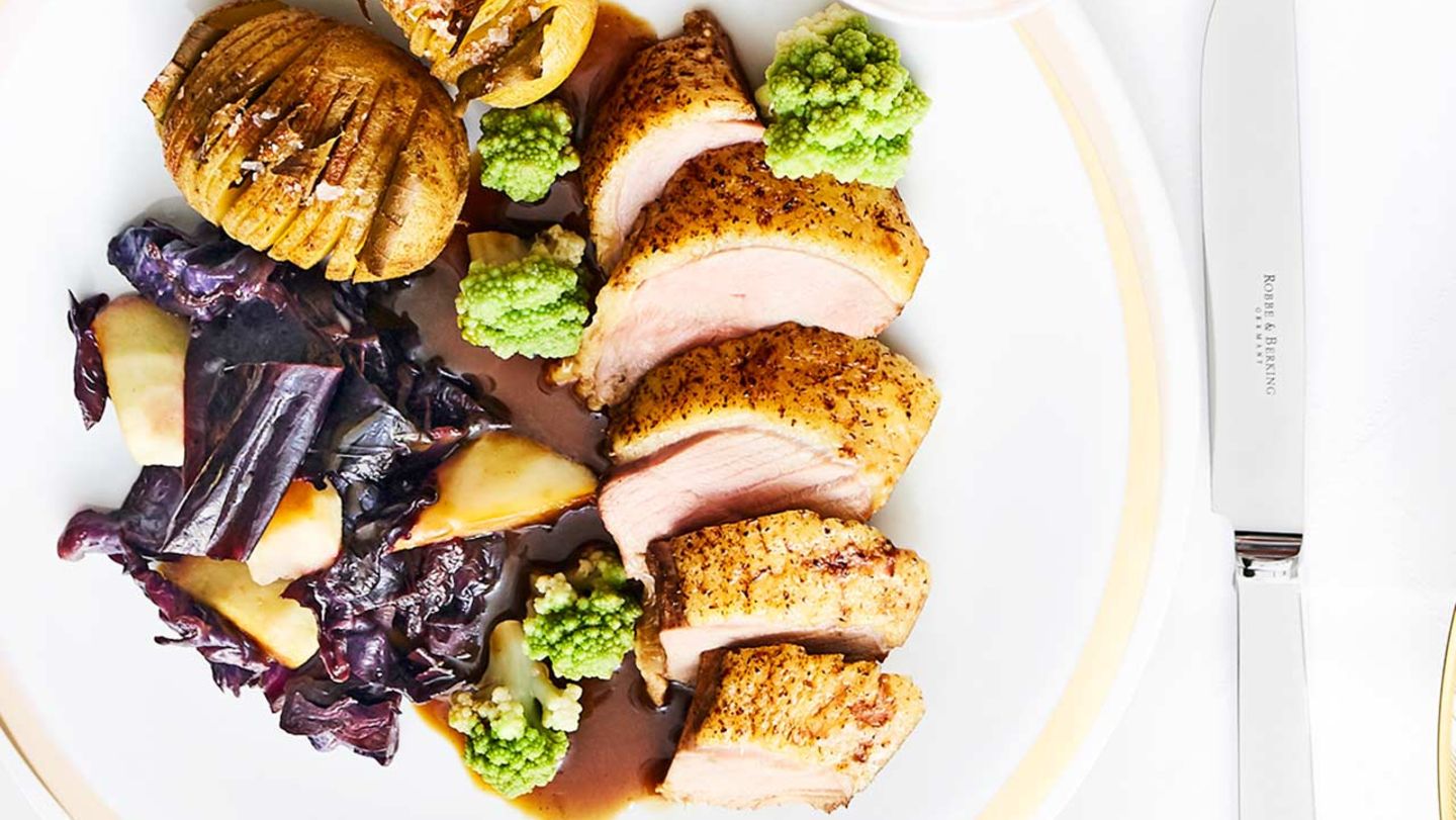 Ente mit Entensauce, Rotkohl und Romanesco Rezept - [ESSEN UND TRINKEN]