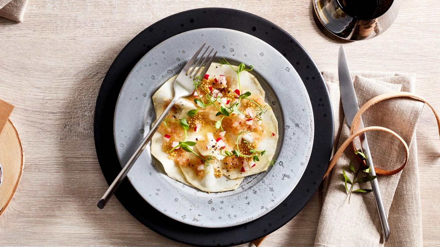 Gebeizter Sellerie mit Senfsaat-Topping und Radieschen Rezept - [ESSEN ...