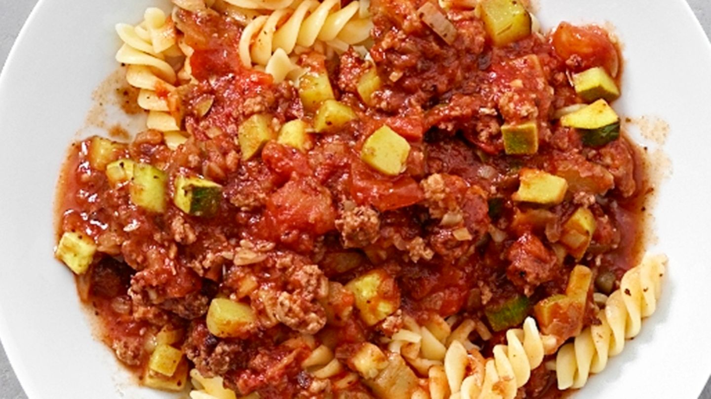 Zucchini-Hack-Pasta Rezept - [ESSEN UND TRINKEN]