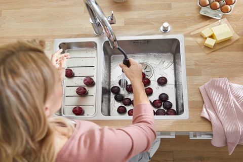 Der ideale Wasserplatz in der Küche: Spüle und Armatur - [ESSEN UND ...