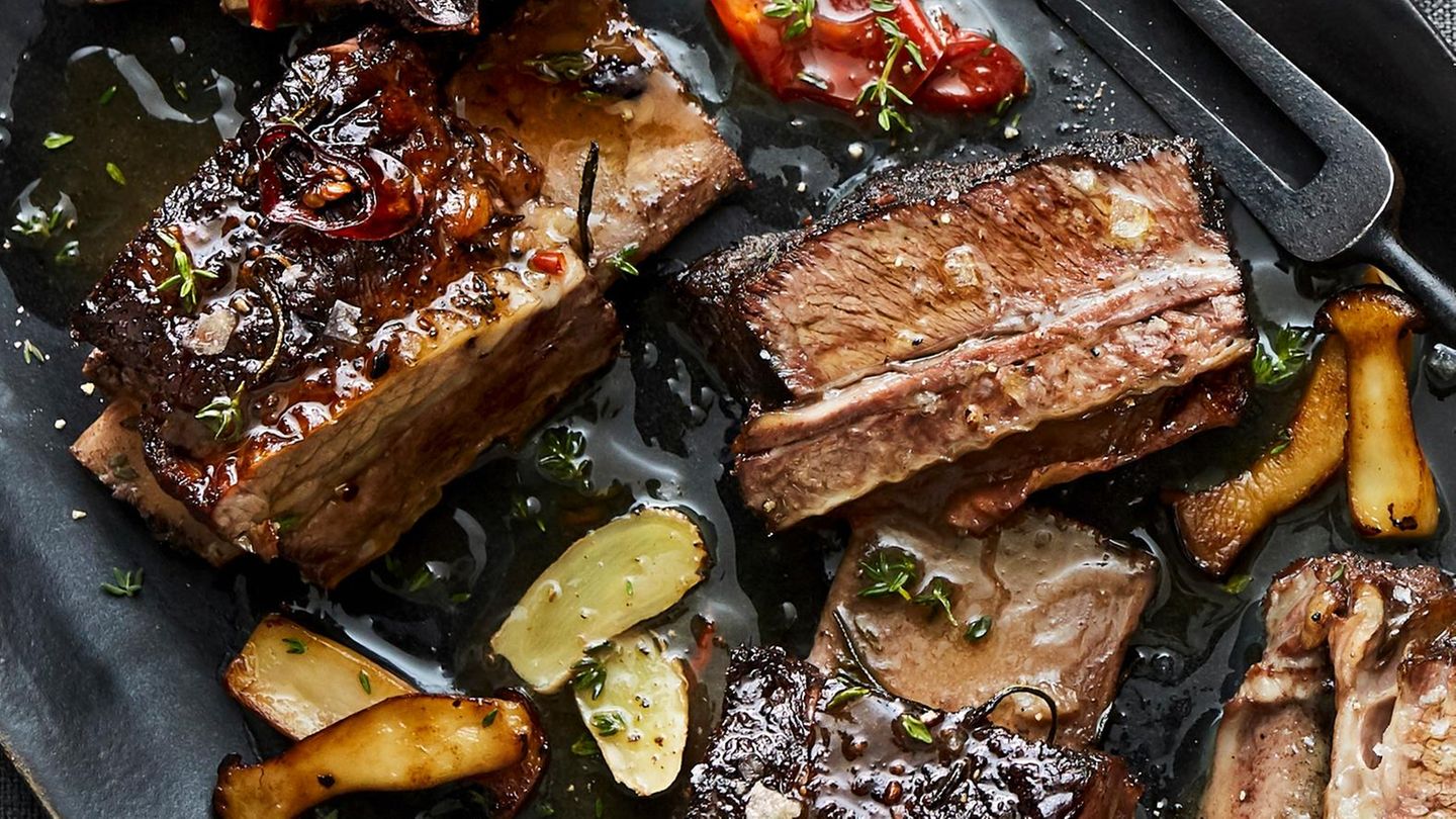 Querrippe vom Rind mit Pilz-Salsa Rezept - [ESSEN UND TRINKEN]