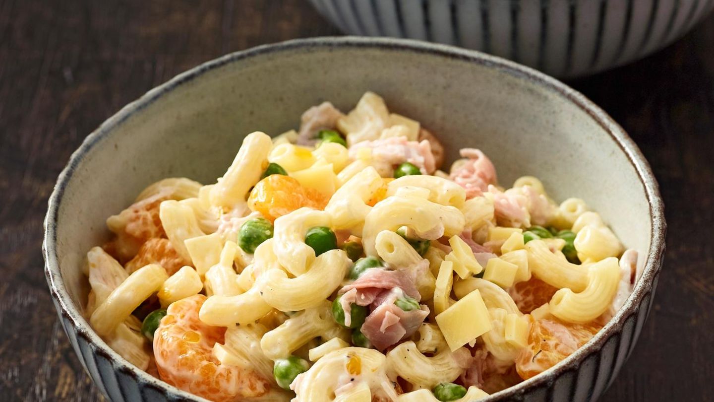 Nudelsalat mit Kochschinken und Butterkäse: Rezept für die ganze ...