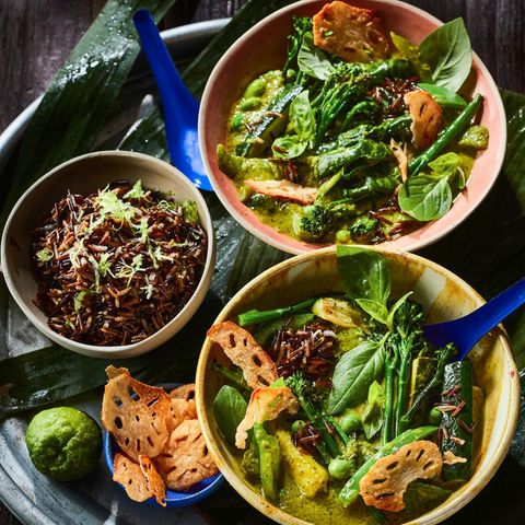 Grünes Thai-Curry mit Lotuswurzel-Chips Rezept - [ESSEN UND TRINKEN]