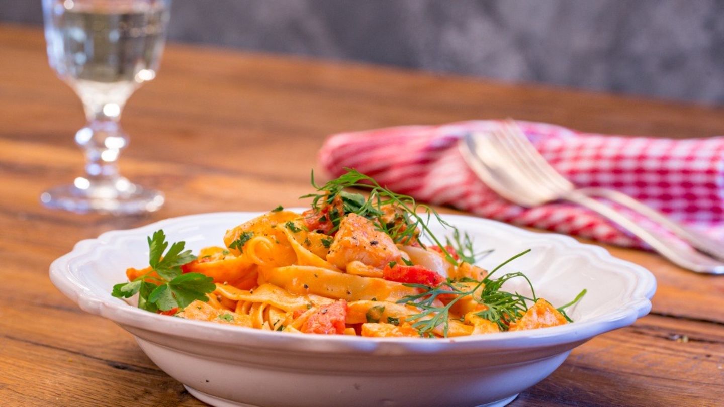 Tagliatelle al Salmone Rezept - [ESSEN UND TRINKEN]