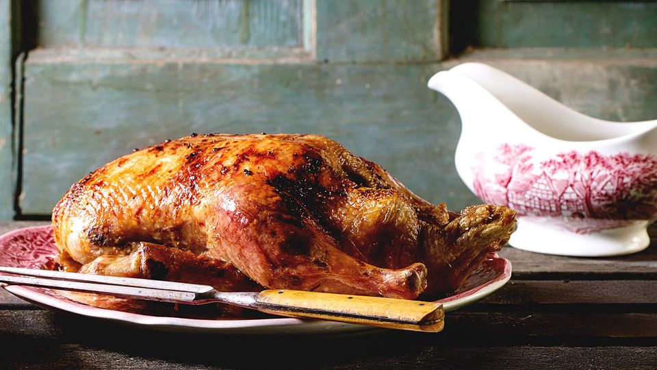 Gänsebraten Rezept: innen saftig, außen knusprig - [ESSEN UND TRINKEN]