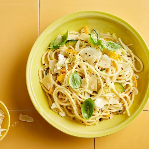 Veganes Pesto: Rezept für Pasta-Fans - [ESSEN UND TRINKEN]