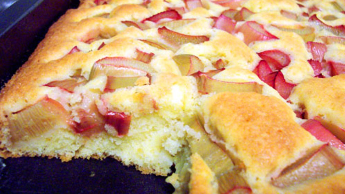 Blitz-Rhabarberkuchen: saftig und einfach - [ESSEN UND TRINKEN]