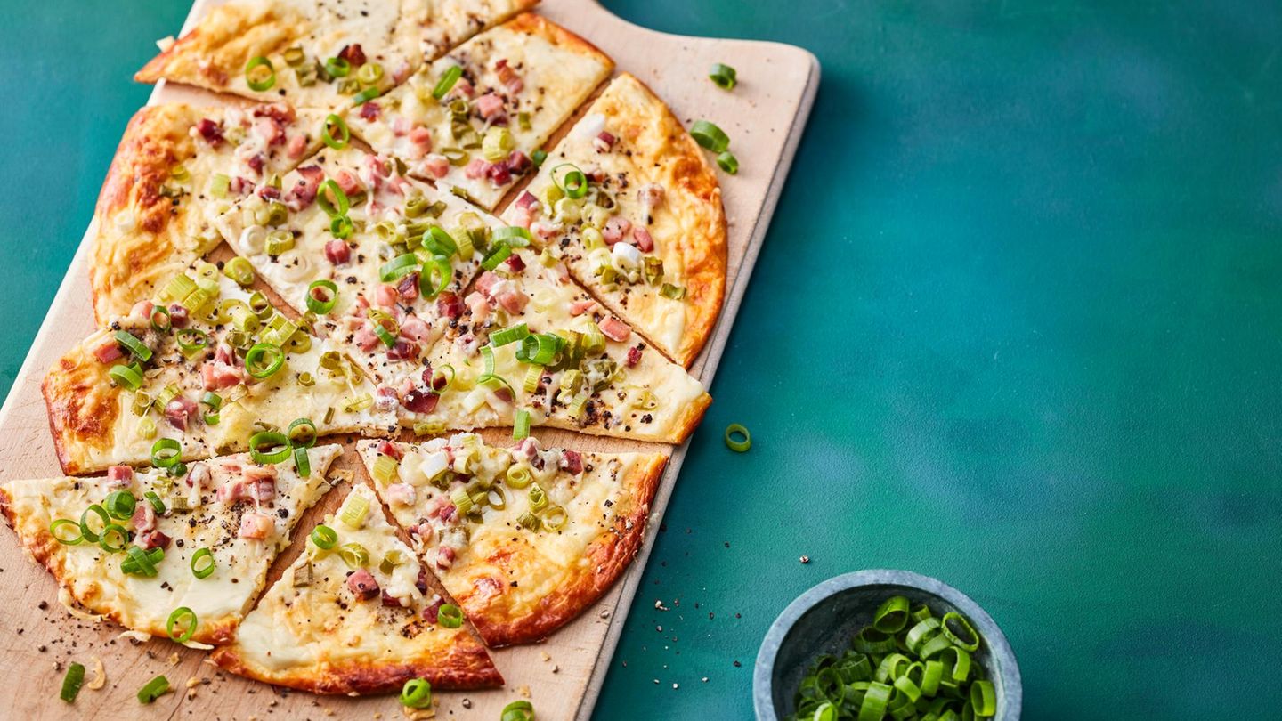 Low-Carb-Flammkuchen mit Frühlingszwiebeln: schnell & herzhaft - [ESSEN ...