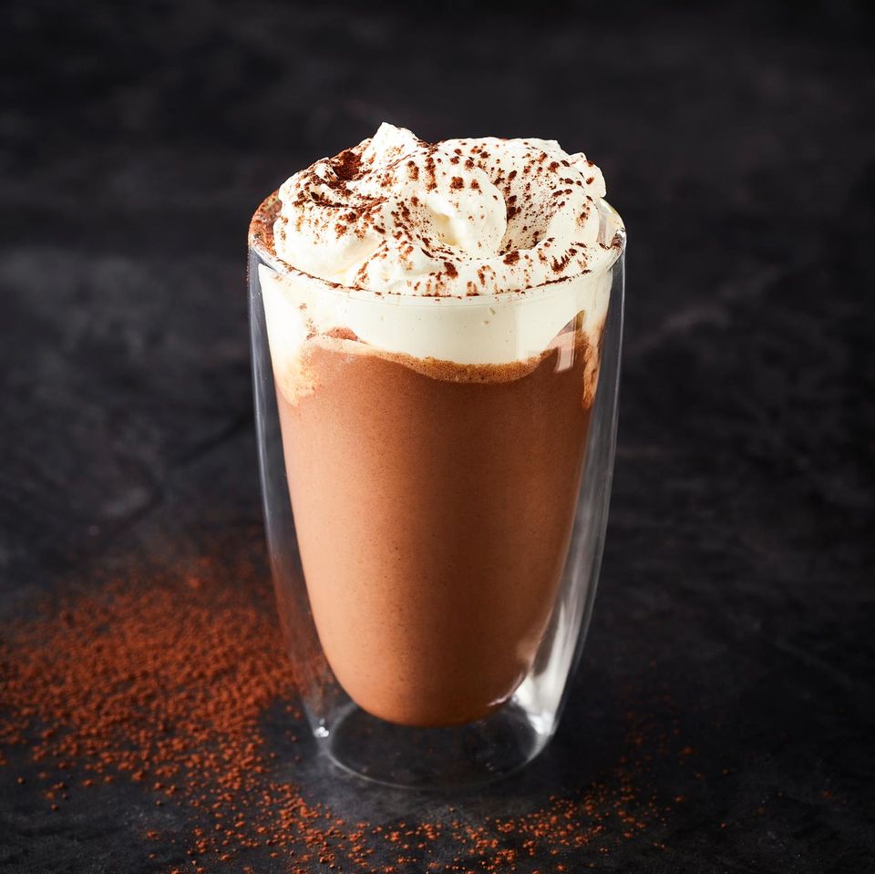 Echte heiße Schokolade mit Sahne - [ESSEN UND TRINKEN]