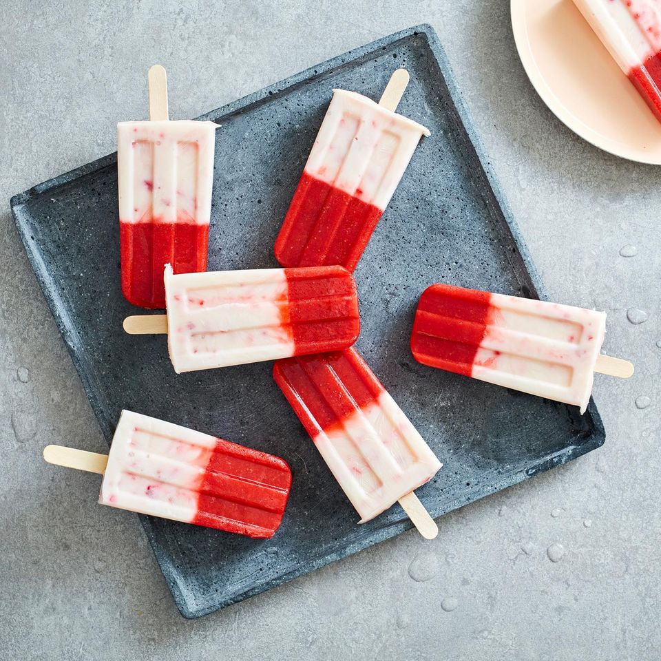 Erdbeer-Joghurt-Eis am Stiel - [ESSEN UND TRINKEN]