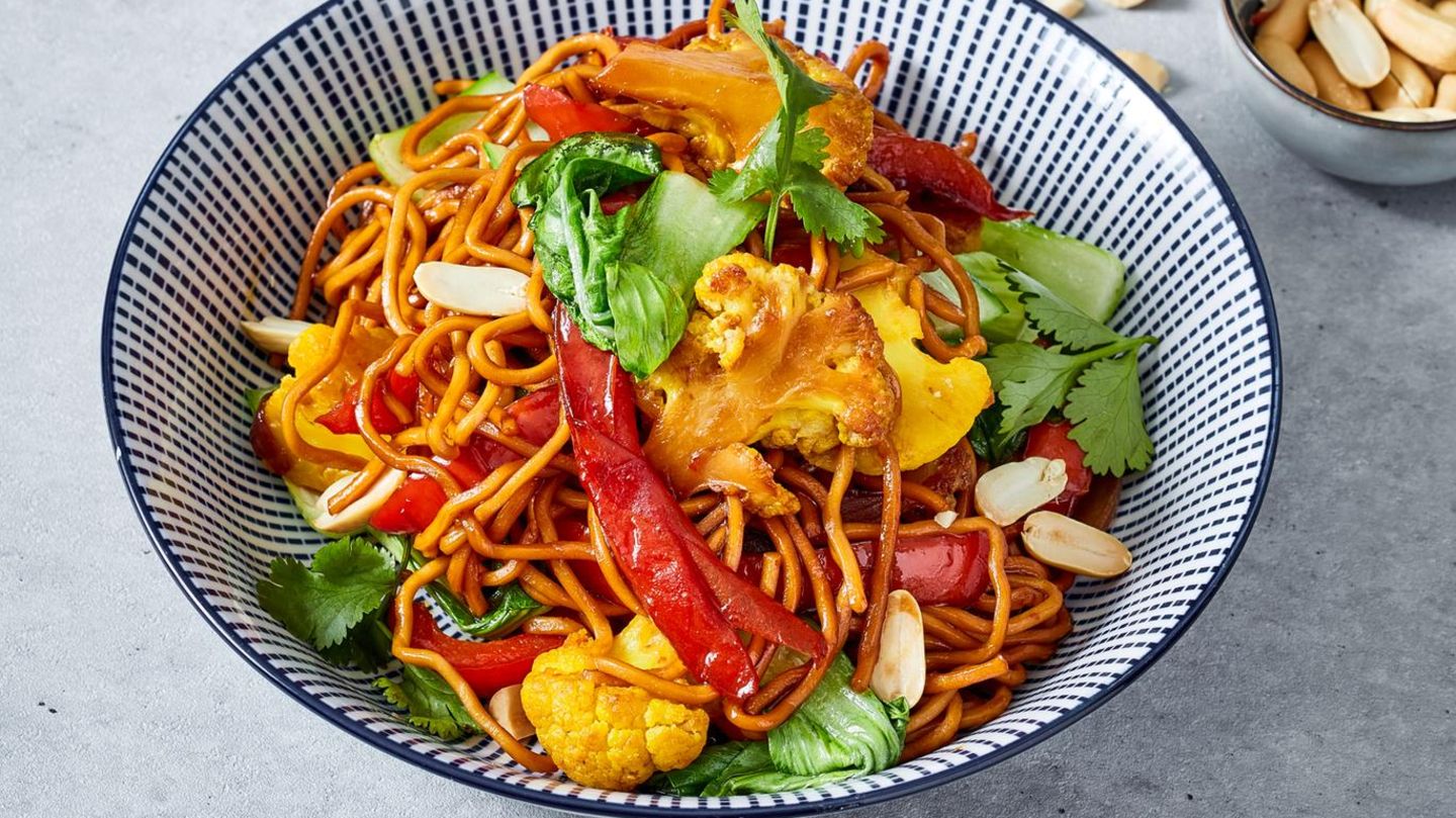 Asiatische Mie-Nudel-Pfanne mit Gemüse: - [ESSEN UND TRINKEN]