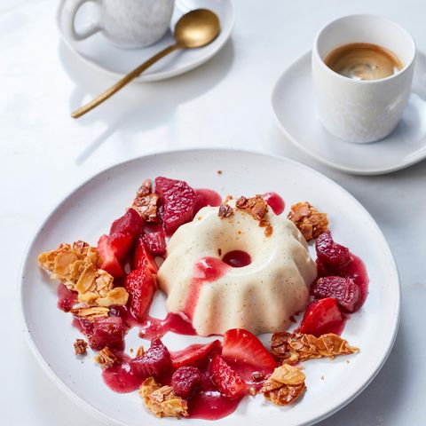 Vanillepudding mit Rhabarber-Erdbeer-Kompott - [ESSEN UND TRINKEN]
