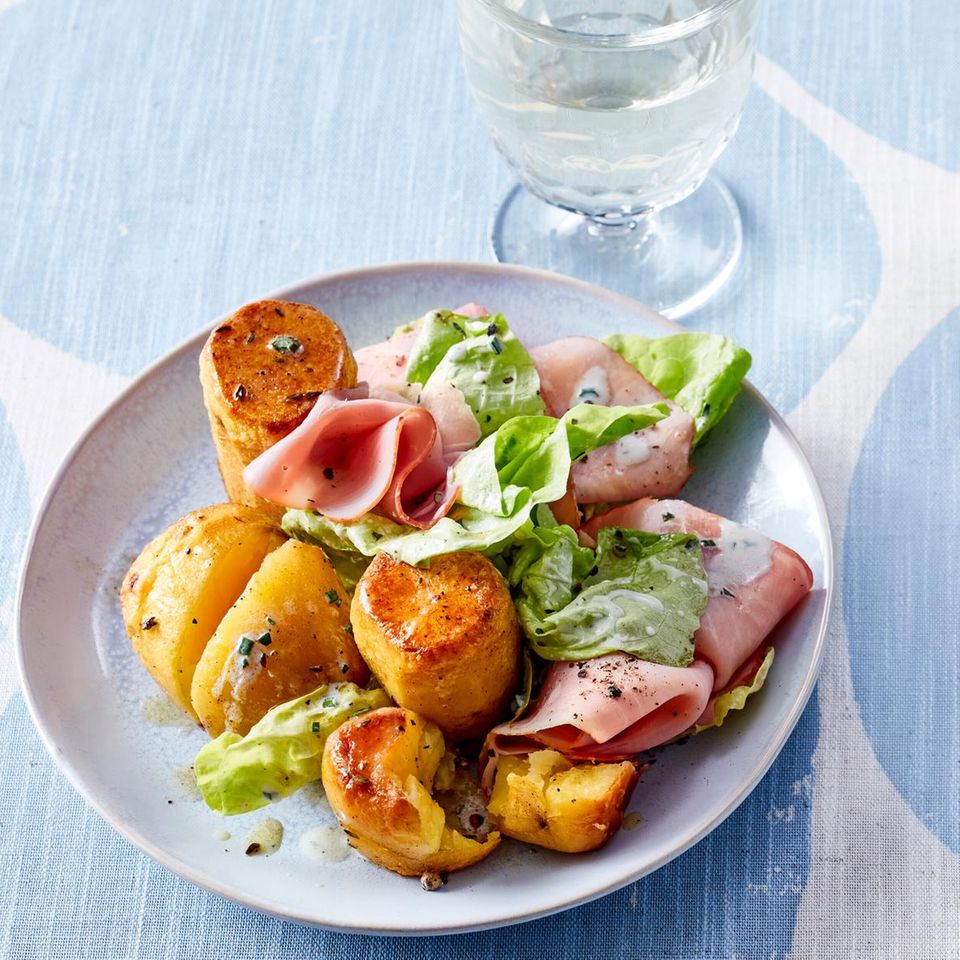 Pommes fondantes mit Schinken und Kopfsalat - [ESSEN UND TRINKEN]