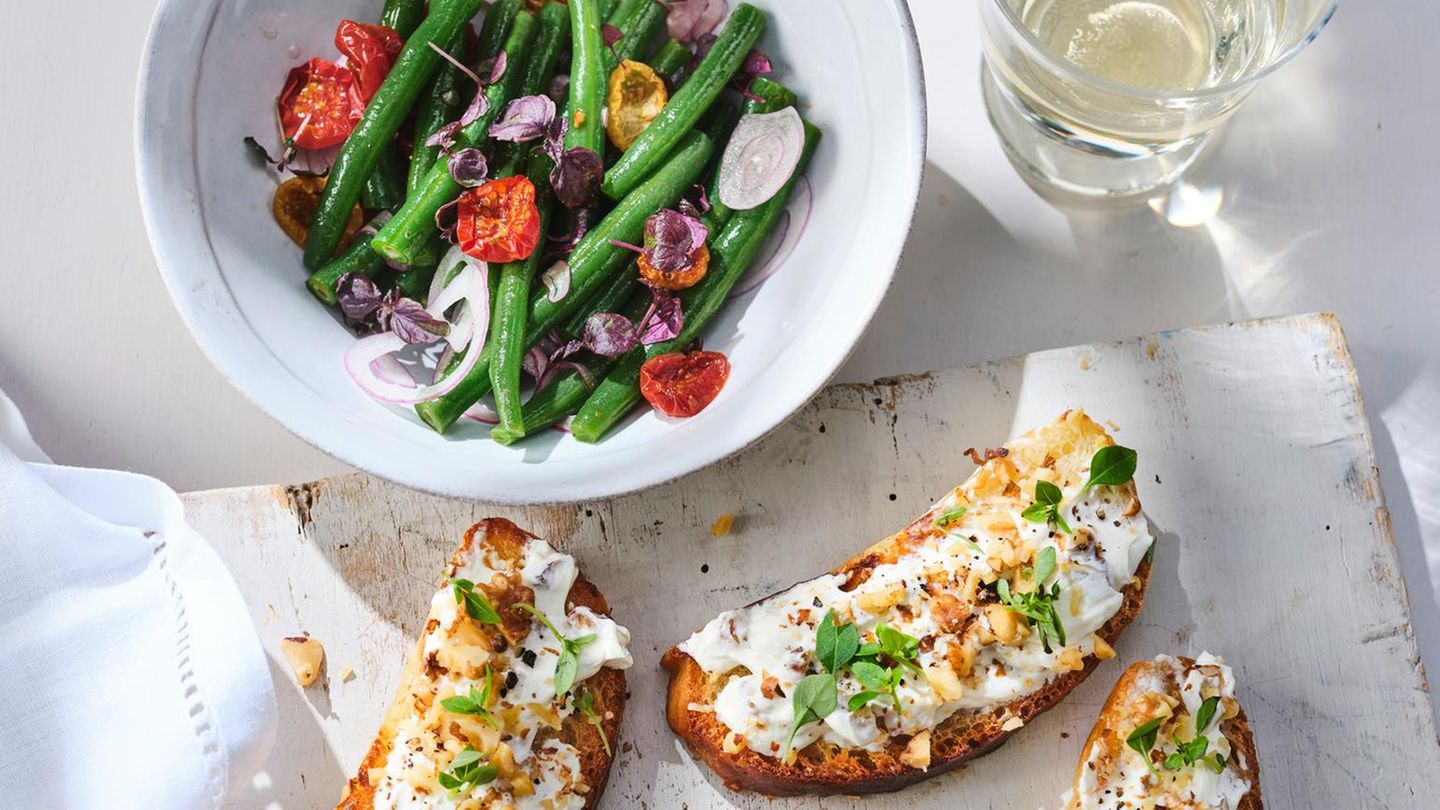 Brechbohnensalat mit Ziegenläse-Crostini: Sommersalat - [ESSEN UND TRINKEN]